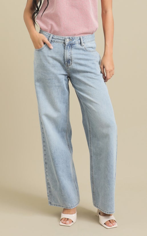 Shop our Low Rise Relaxed Jean in Mid blue | Pagani